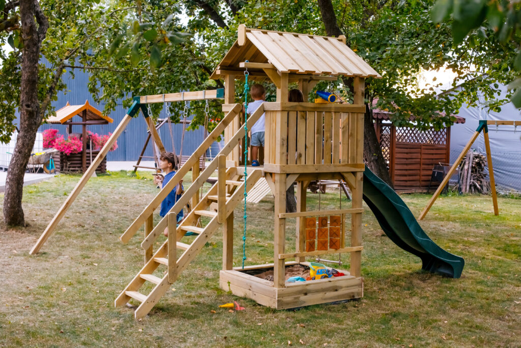 Drewniany Plac Zabaw - Mały Raj - Bezpieczny plac zabaw - Meblogród.pl
