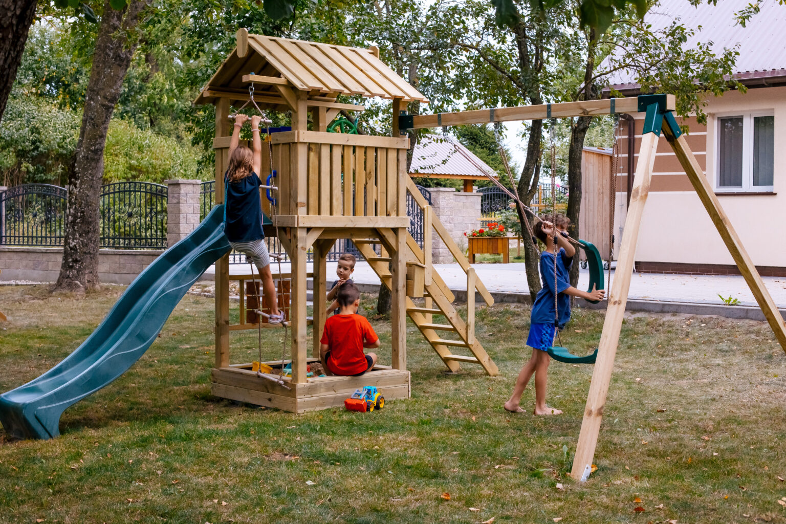 Drewniany Plac Zabaw - Mały Raj - Bezpieczny plac zabaw - Meblogród.pl